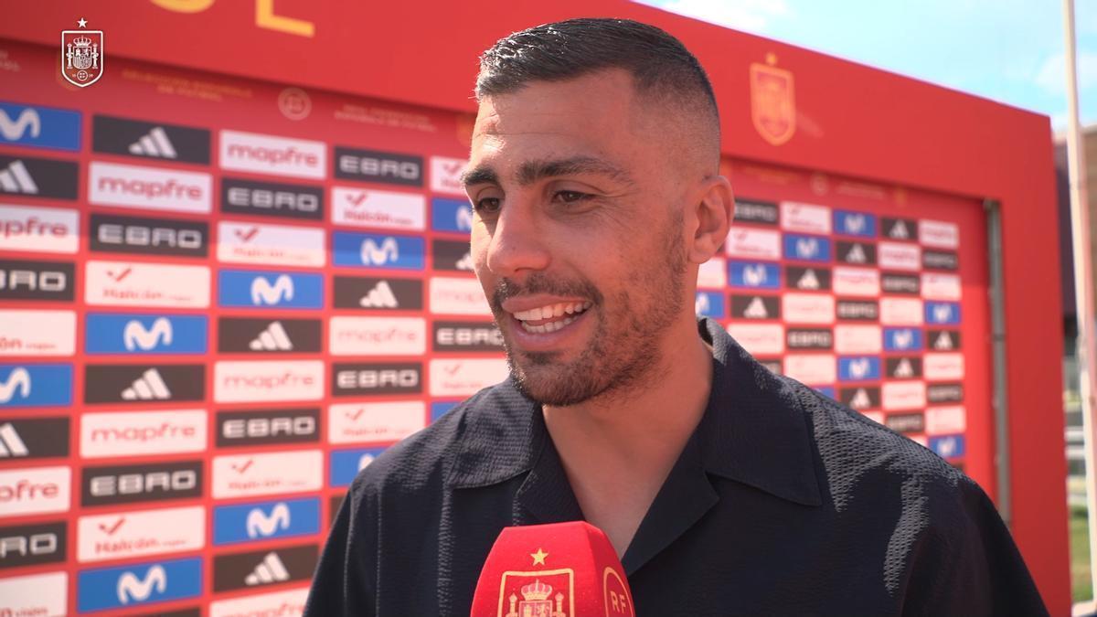 Rodri deja abierto su futuro: '¿El Madrid? Esperaré a que acabe el Mundial'