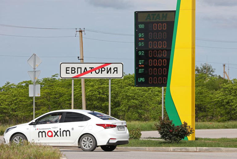 Drivers in Russian-controlled Crimea grapple with gasoline shortages
