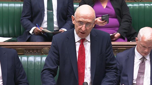 Defence secretary announces death of British soldier in Iraq