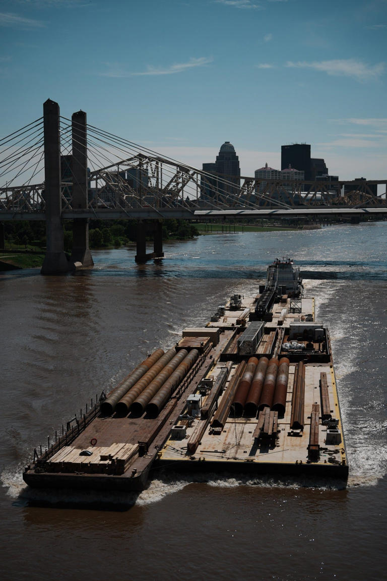 Crane to build Ohio River's newest bridge near site, ready to go
