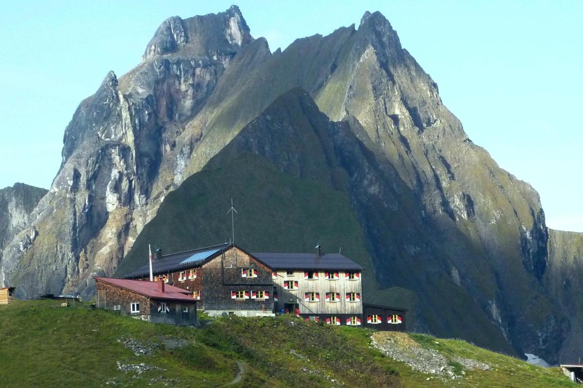 DAV ehrt über 100 Jahre alte Berghütte: „Ein Stück lebendige Alpen ...