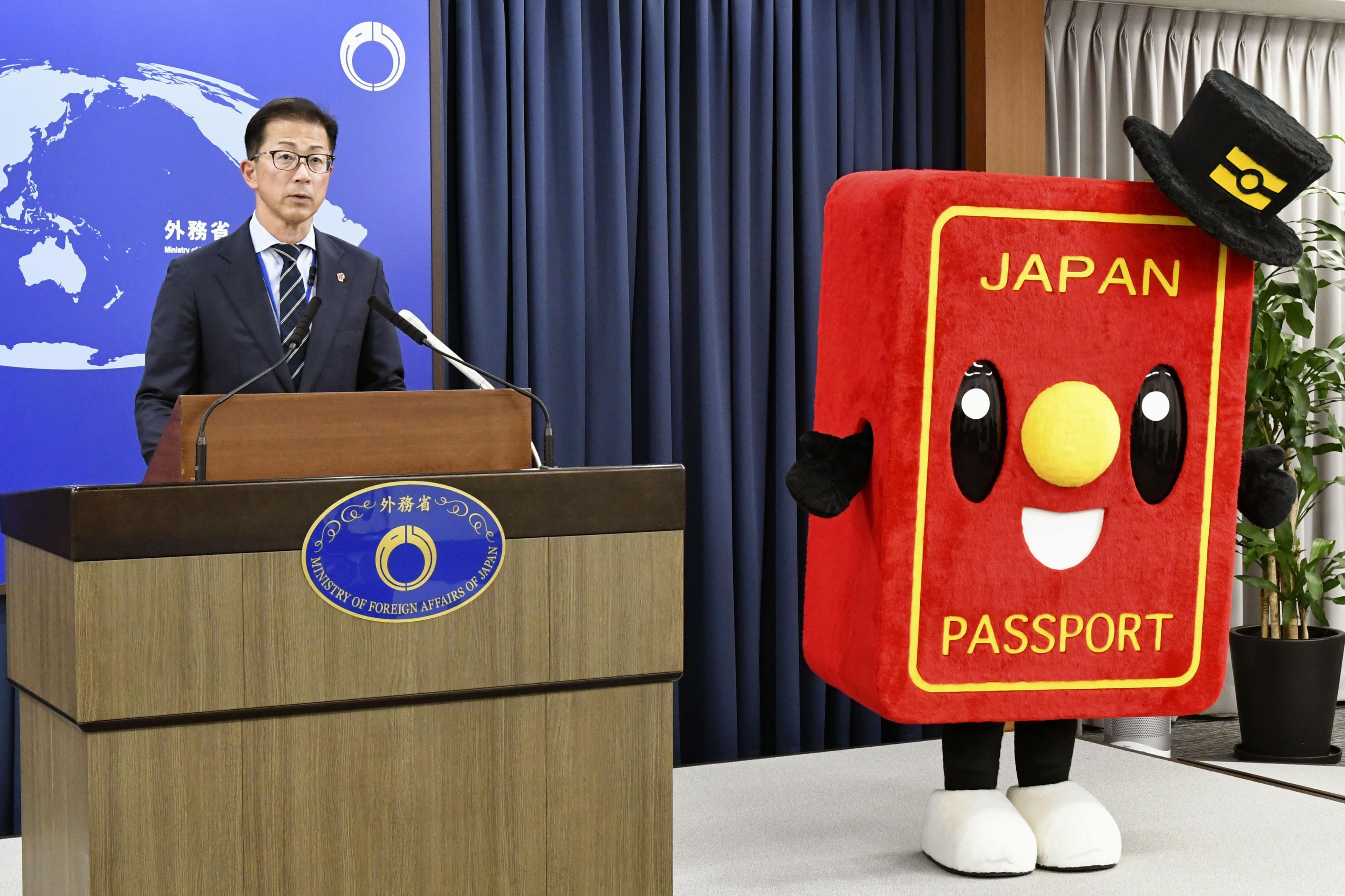 Japan urges public to apply for passports early before fee-cut influx