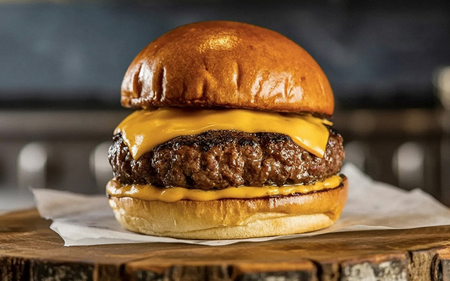 Você vai superar o vício em fast-food com esse hambúrguer caseiro ...