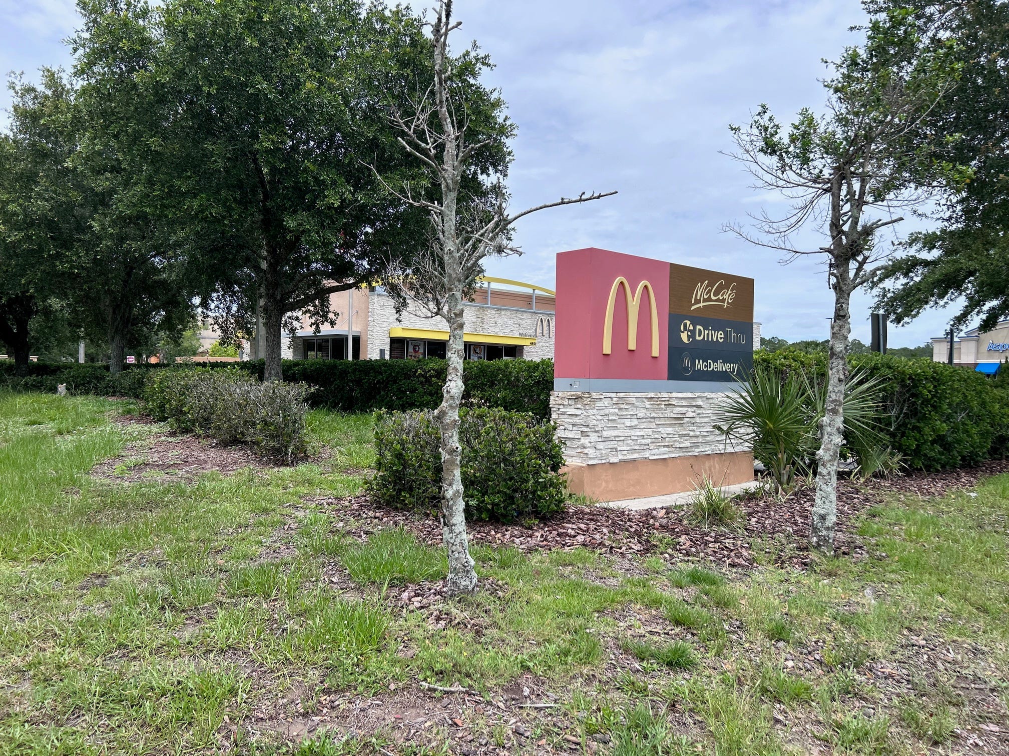 Gunshots ring out during 911 call from McDonald's drive-thru