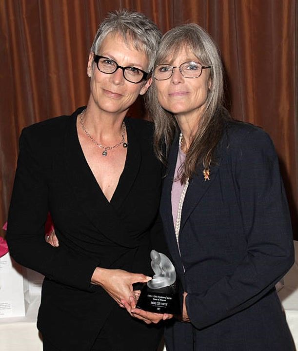 Jamie Lee Curtis announces her older sister Kelly Lee Curtis has died ...