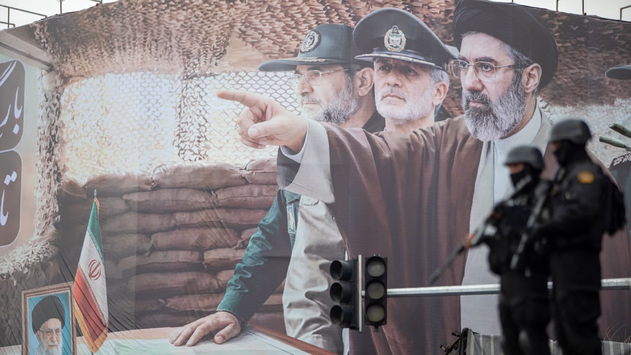 Komplett-Blockade von Hormus geplant - Iran stoppt Verhandlungen mit ...