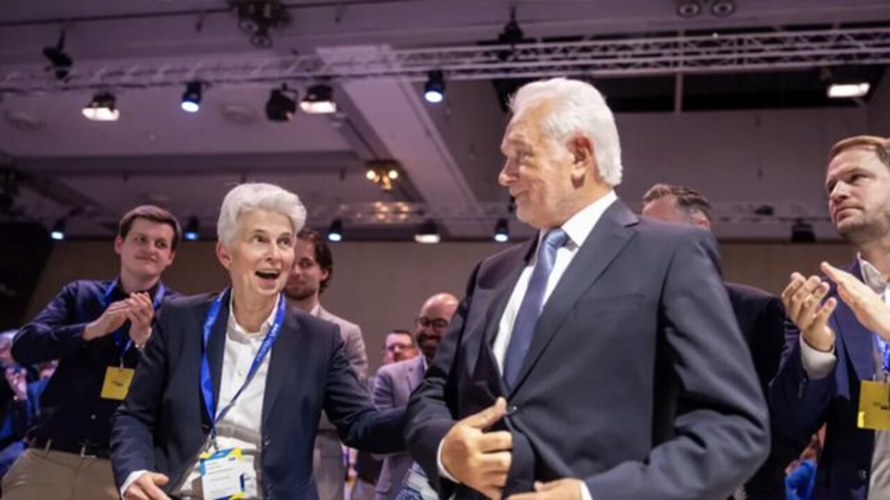 FDP knackt 5-Prozent-Hürde, Grüne distanzieren die SPD klar
