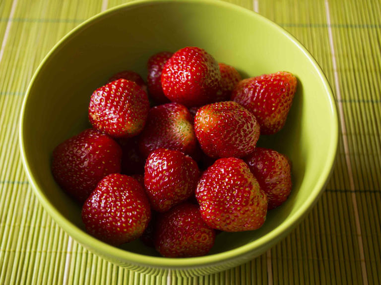 I found the easiest 5-minute strawberry dessert in a vintage cookbook