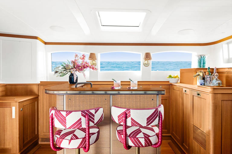 This Hawaiian racing yacht blends indigenous craftsmanship with Gatsby ...