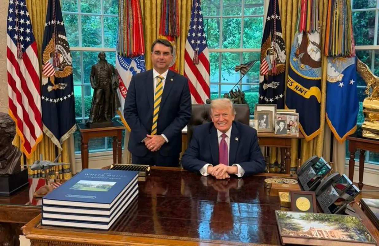 Pesquisa aponta que 42% veem encontro entre Flávio Bolsonaro e Trump ...