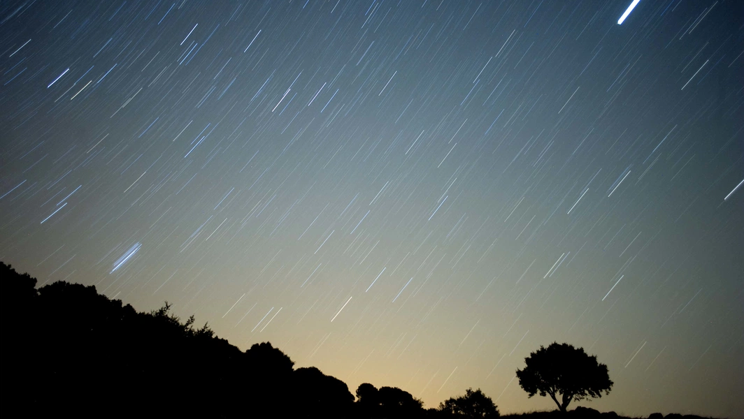 Harvard physicist debunks UFO claims after meteor-volcano spectacle