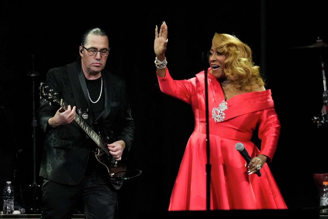 Queens tour brings Houston a big night