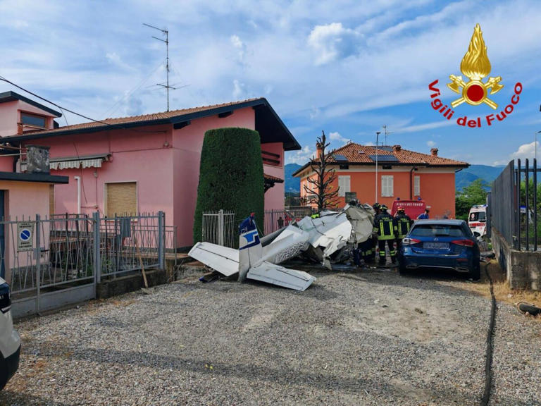 Bergamo, aereo ultraleggero cade vicino case a Valbrembo: un morto e un ...