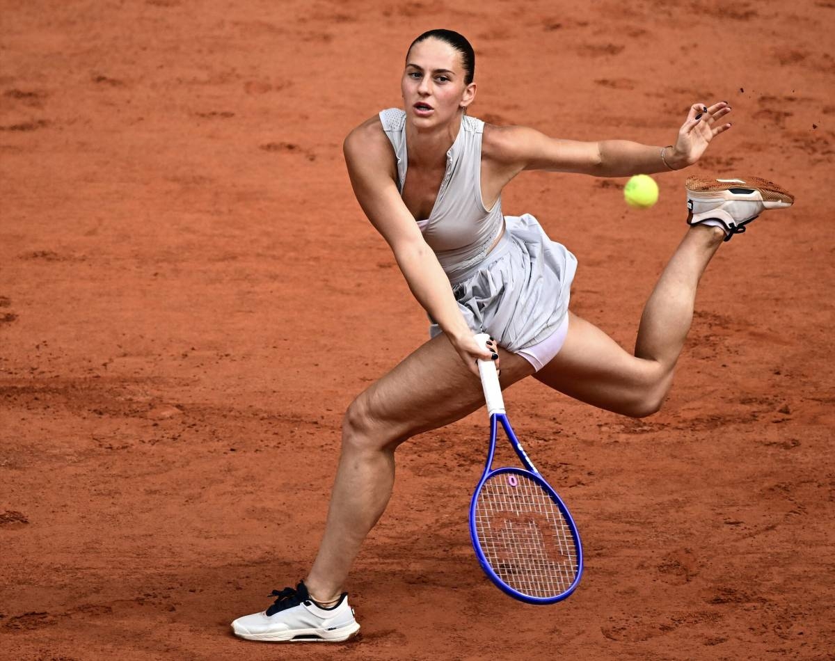 Kostyuk ousts birthday girl Swiatek in French Open