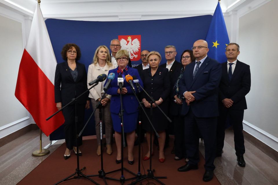 Deszcz pieniędzy z SAFE dla Podkarpacia i burza gradowa zarzutów dla PiS