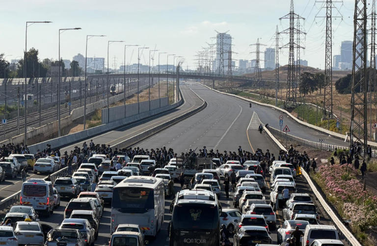 Ultra-Orthodox protesters hold anti-draft protests, block train tracks ...