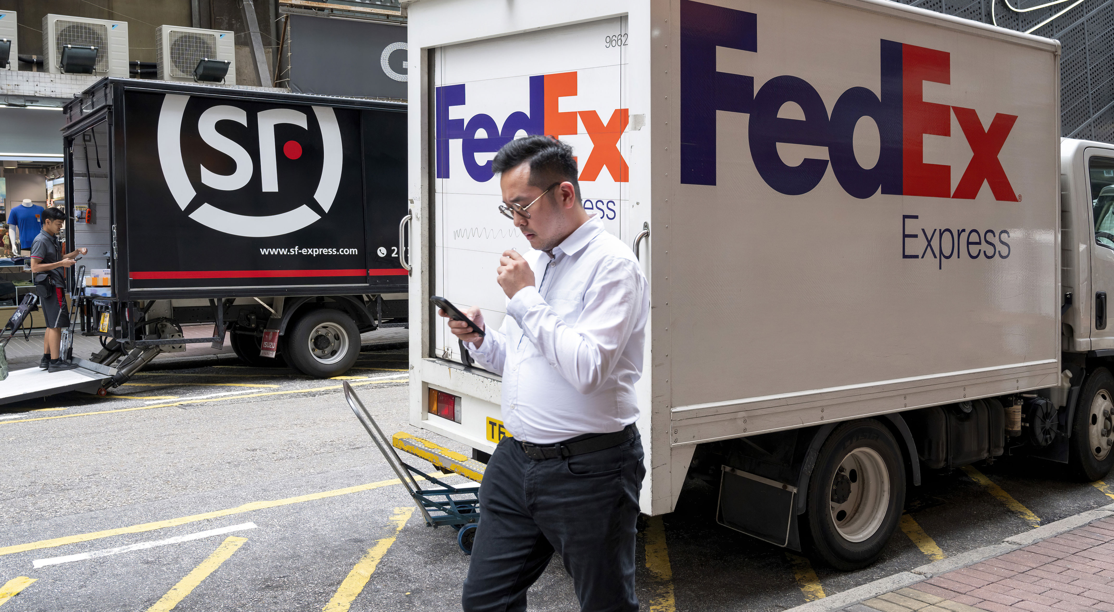 FedEx, UPS and DHL vow to give tariff refunds back to consumers — and ...