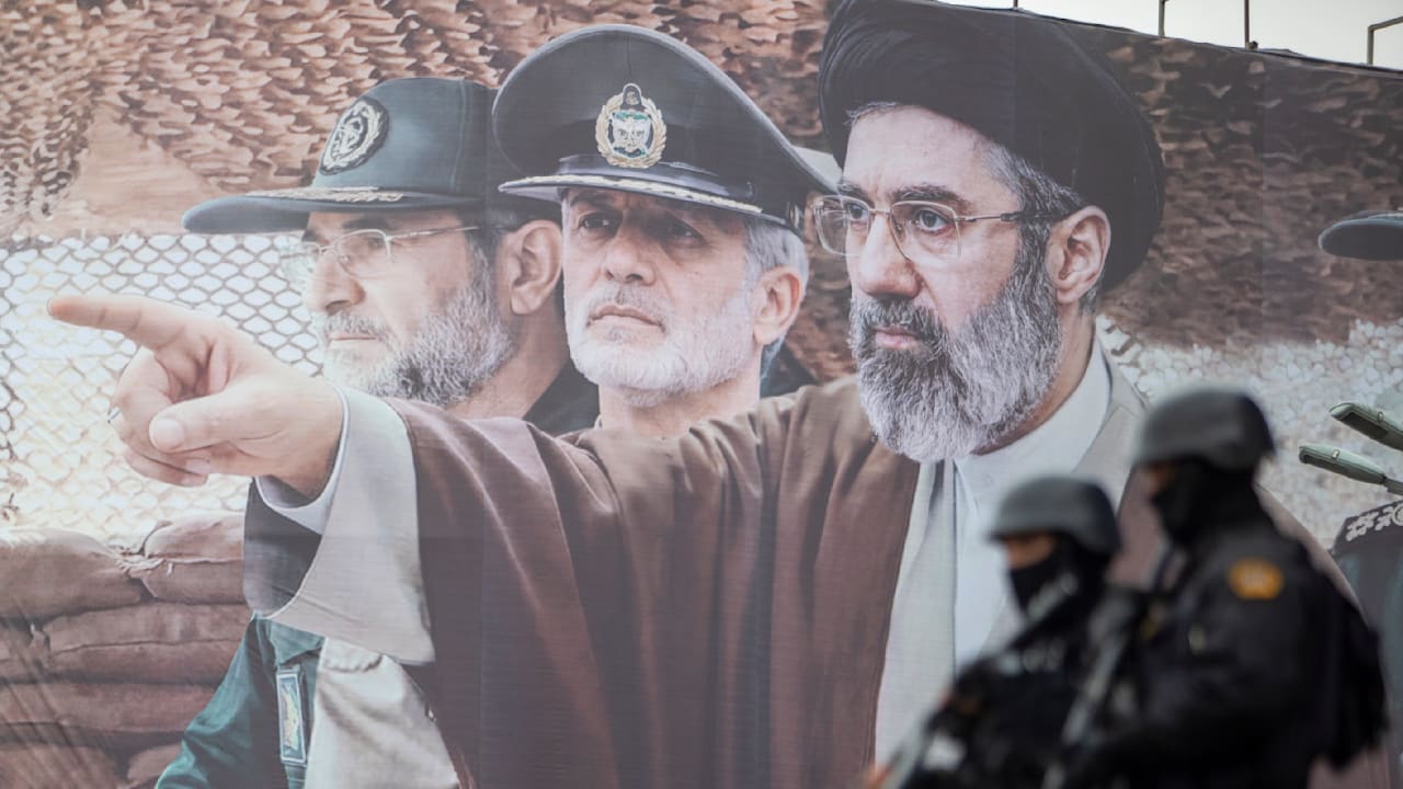 Komplett-Blockade von Hormus geplant - Iran stoppt Verhandlungen mit ...