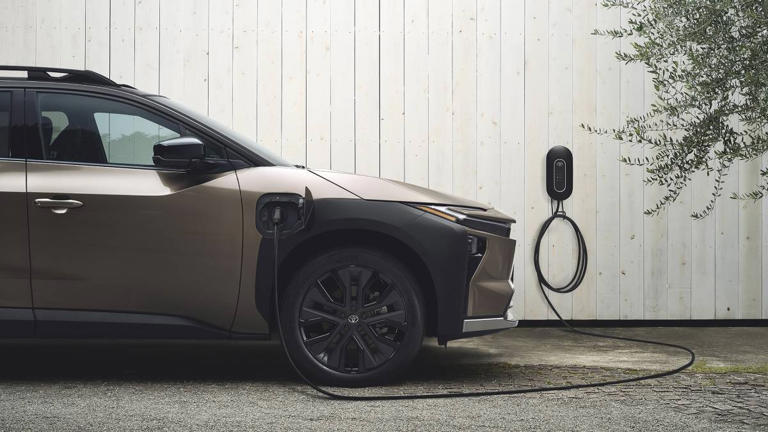 Rising fuel prices push Philippine buyers toward hybrids, PHEVs and EVs ...