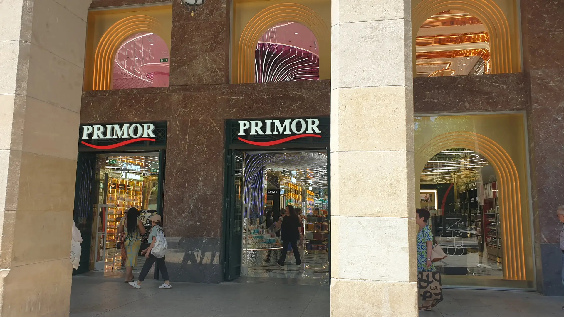 Primor abre su macroperfumería en el paseo de la Independencia