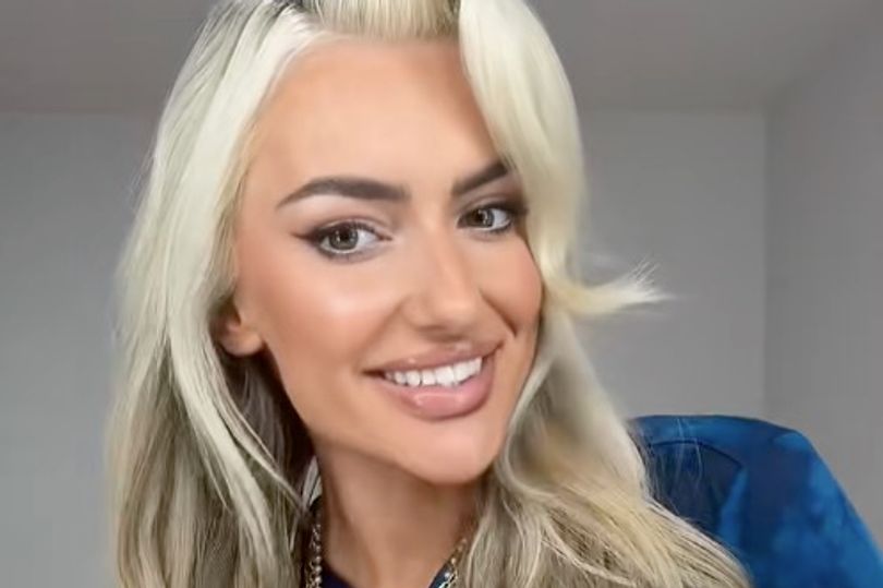 Stunning WWE star brutally mocked by football fans after posing in ...