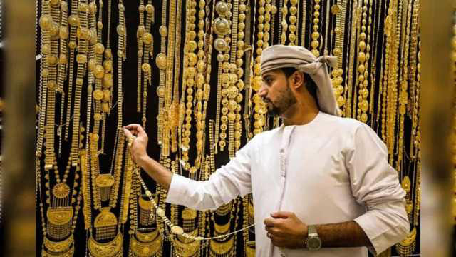Gold prices fall sharply in Dubai, easing costs for buyers