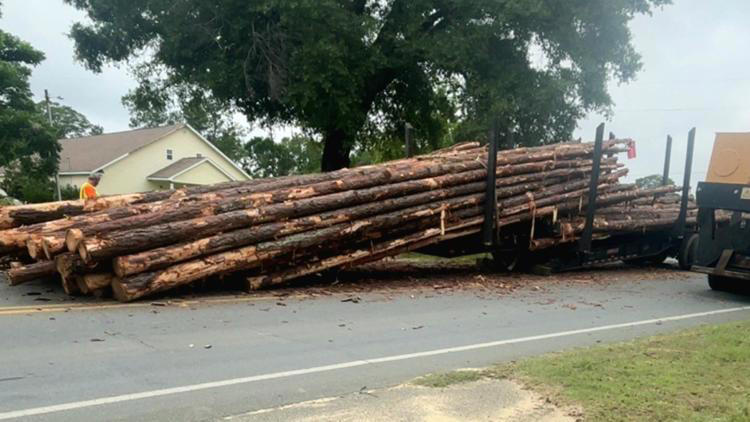 Traffic impact alert: Log truck loses load in Toombs County, traffic ...