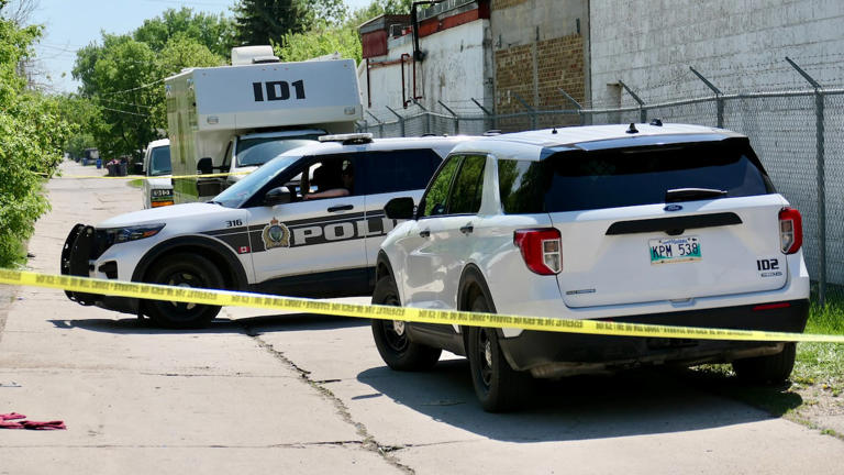 Man found dead outside home on Stella Avenue in Winnipeg