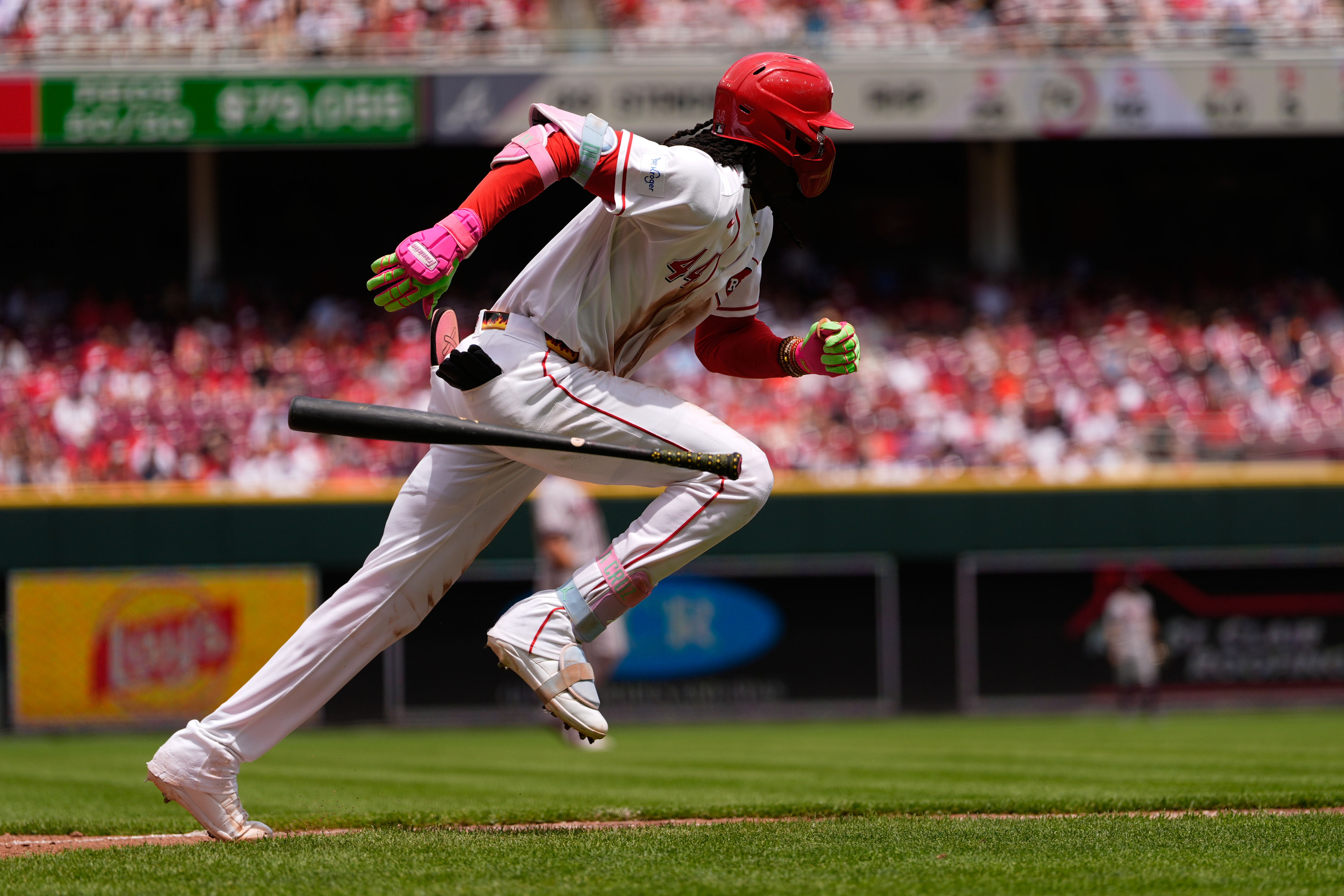 Reds place shortstop Elly De La Cruz on the 10-day IL with a right ...
