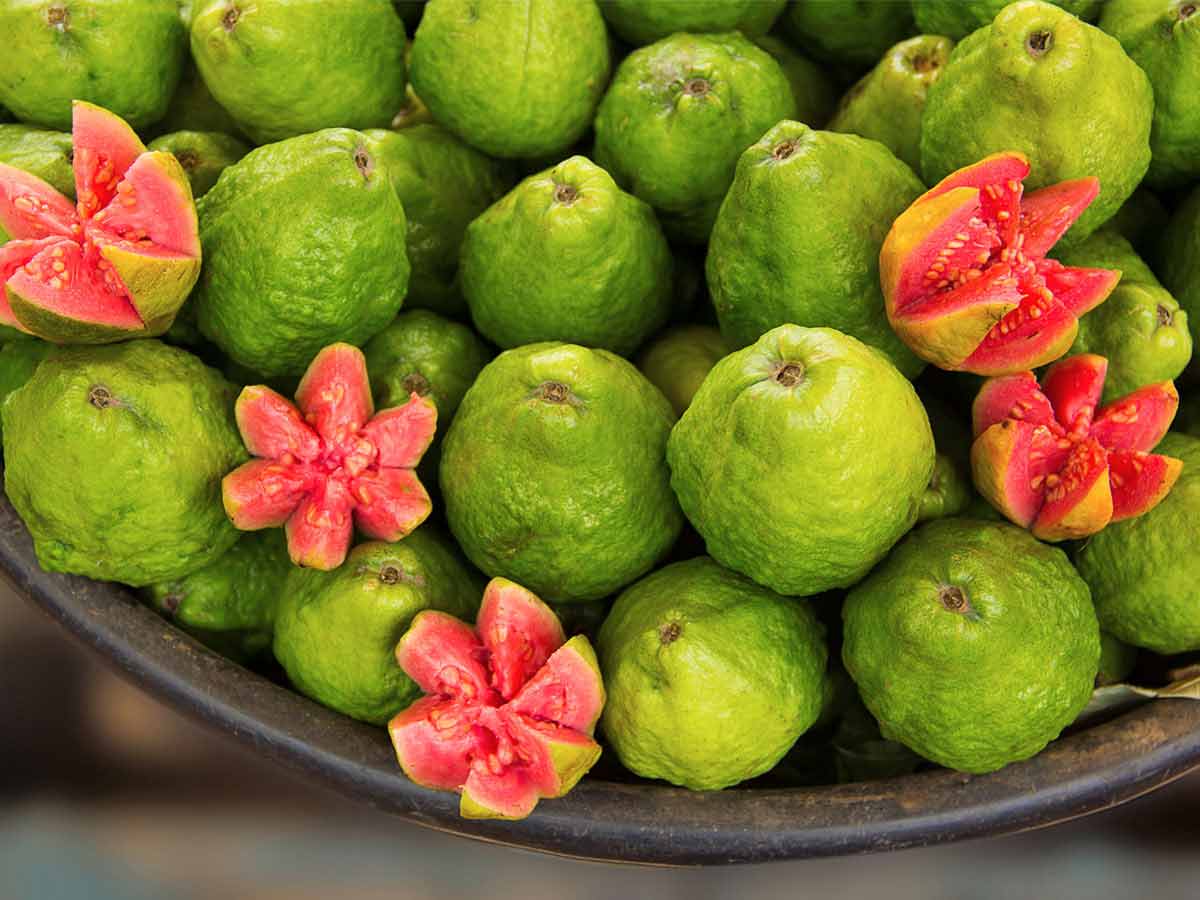 Healthy everyday foods packed with vitamin C (that have way more than ...