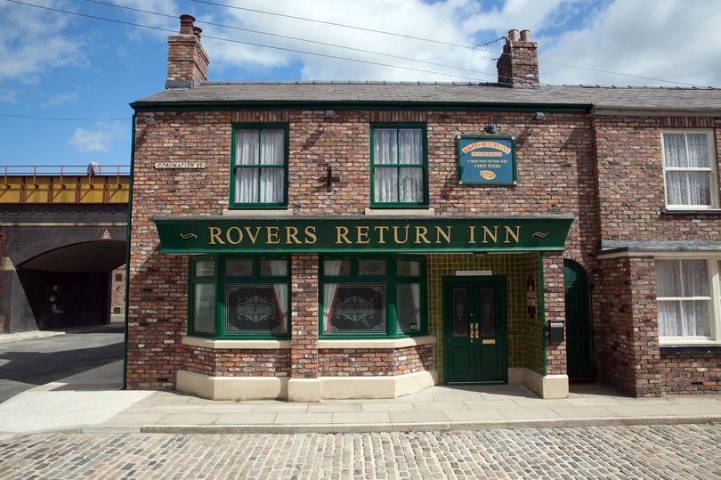 Coronation Street fans emotional as soap pays tribute to legend after ...