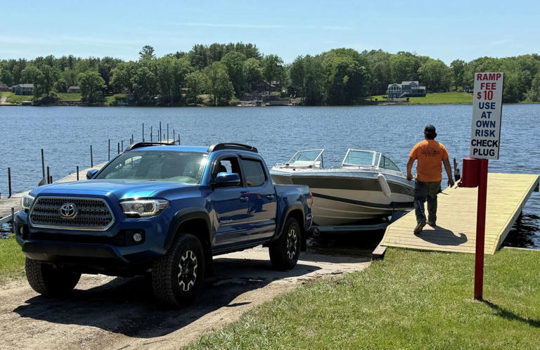 Sanford Lake FAQ: debris, water testing, boating safety and public access