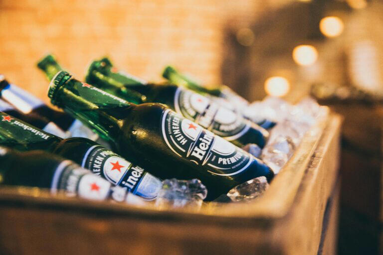 Heineken zoekt nieuwe CEO na vertrek Dolf van den Brink