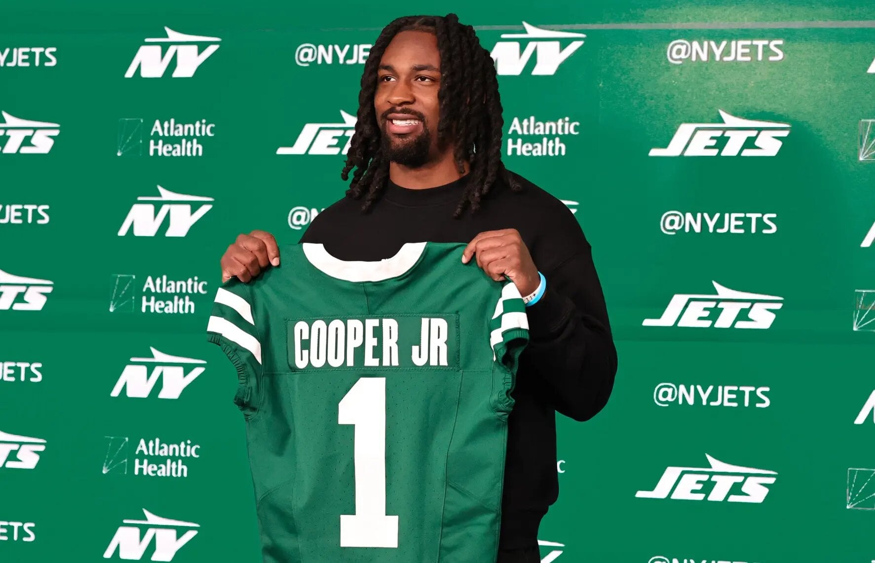 Jets sign their third first-round pick Omar Cooper Jr.