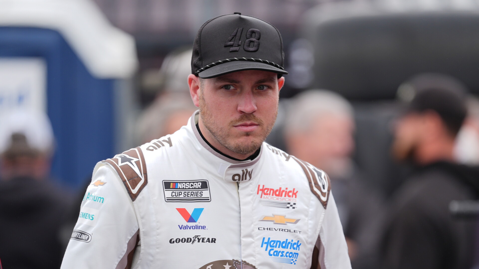 Battling vertigo, NASCAR driver Alex Bowman says 'I'm as close to 100% ...