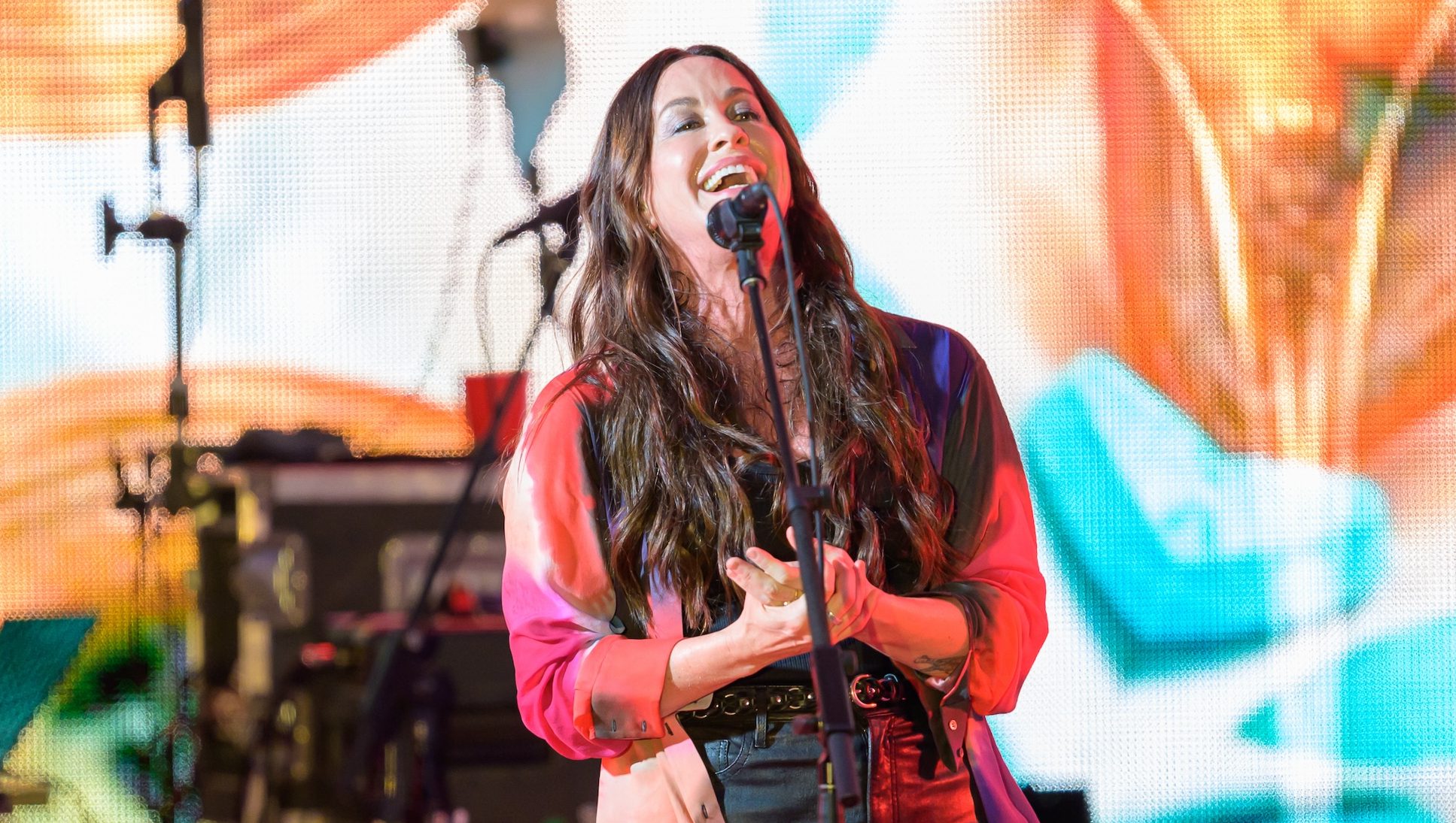 Alanis Morissette then & now: Photos of the ‘Jagged Little Pill’ singer ...
