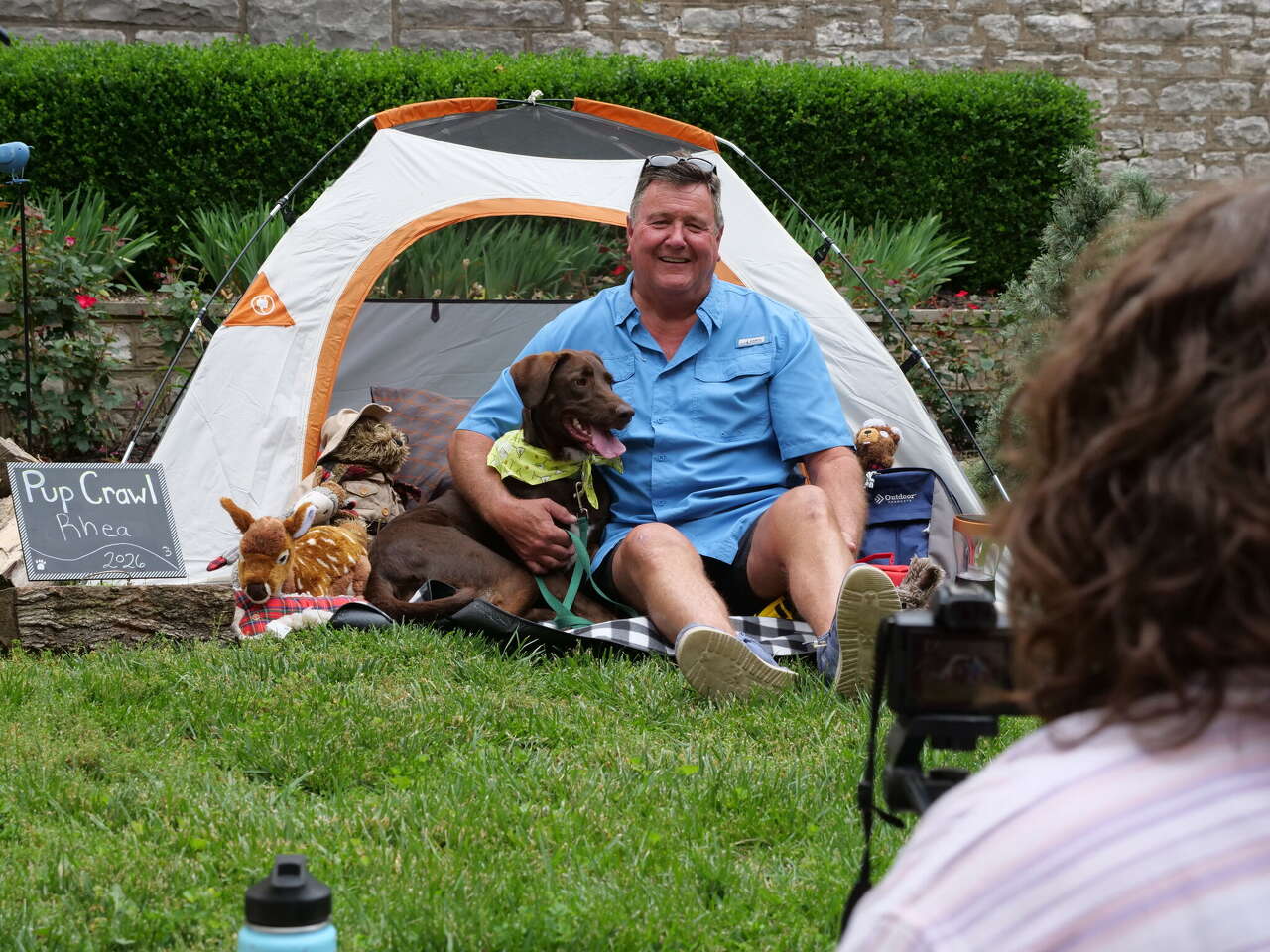 Downtown Alton Pup Crawl draws hundreds for treats, drinks and dog ...