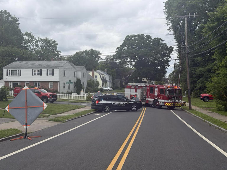 Gas leak shuts down road in West Hartford
