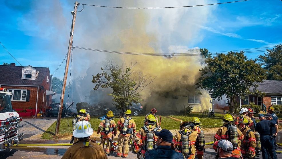 Man dead after allegedly pouring gasoline, setting fire to home in Roanoke
