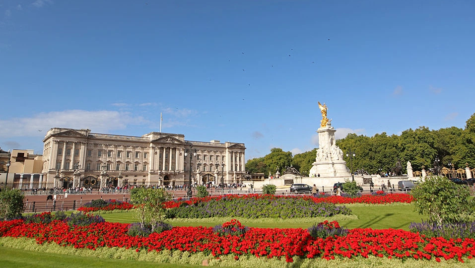 Sussexes face UK return doubts amid Balmoral rift claims