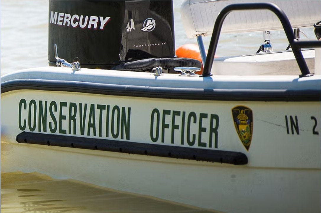 Bystanders rescue Indy woman who nearly drowned after falling out of canoe