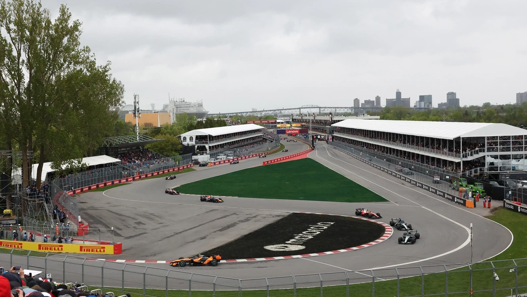 McLaren sticks with short‑ratio gearbox despite Mercedes’ top‑speed edge