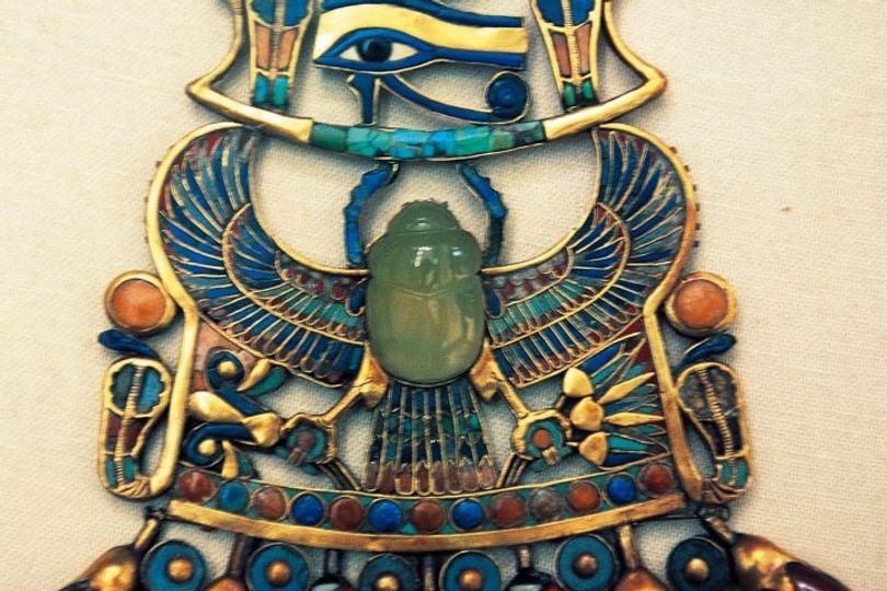 Mystery deepens over King Tutankhamun's 'alien space glass' after ...