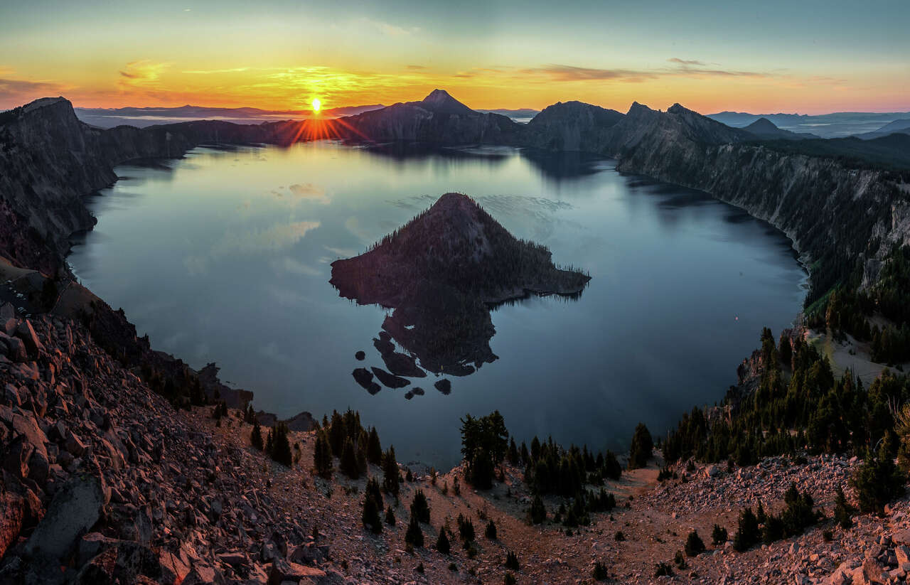 Crater Lake National Park isn't closed. So why are gateway hotels empty?