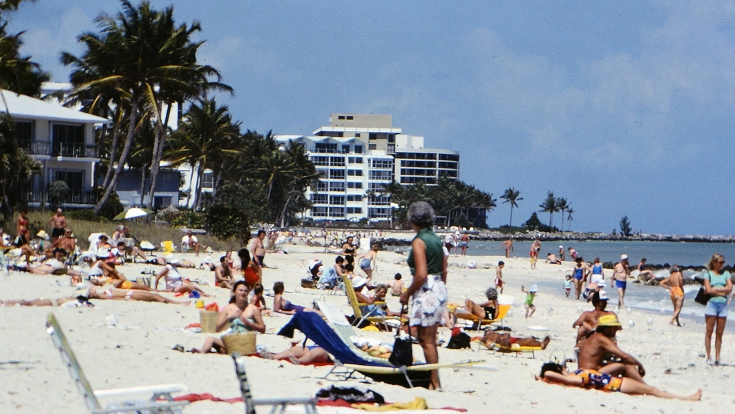 19 iconic 1980s vacation moments