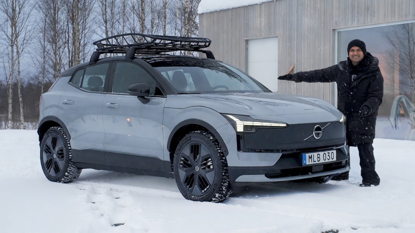 El Volvo EX30 Cross Country eléctrico estrena tracción total