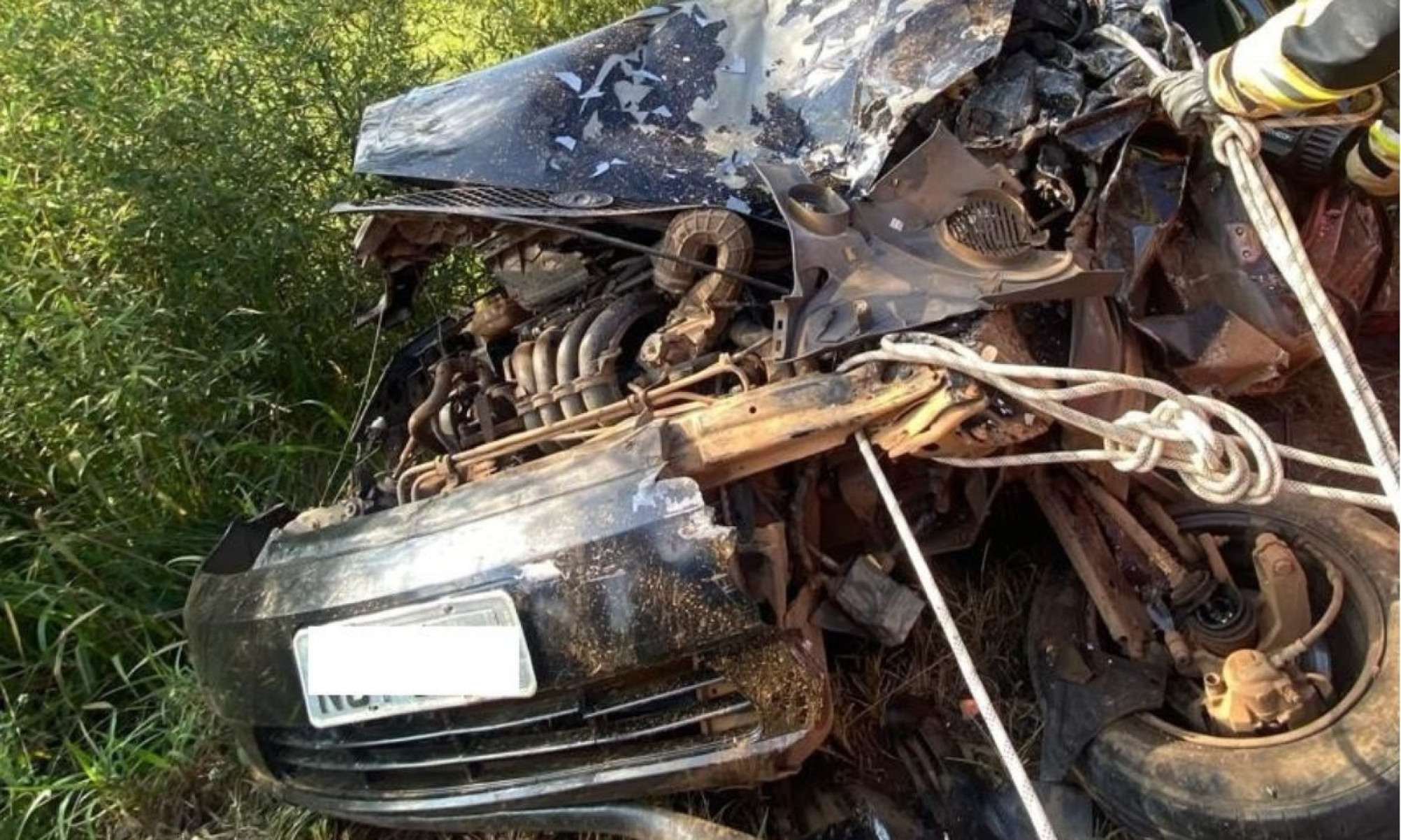 BR-146: acidente entre carro e carreta deixa ferido em estado grave