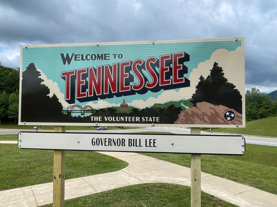 Welcome to TN: Gov. Lee visits Unicoi Co. to kick off new signage program