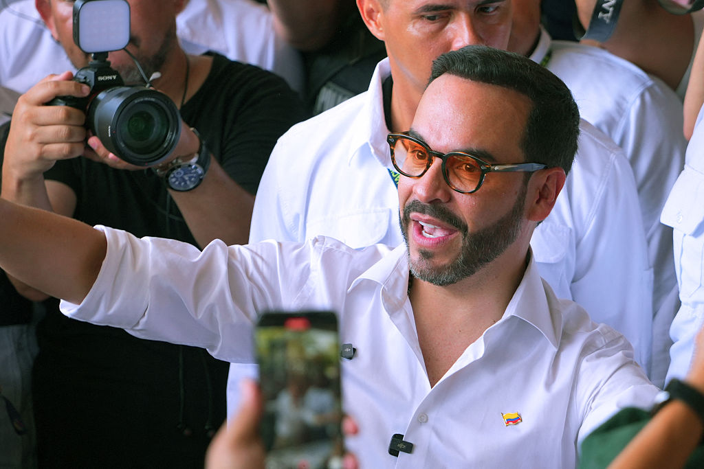 Colombia's Trump-aligned presidential frontrunner faces scrutiny over ...