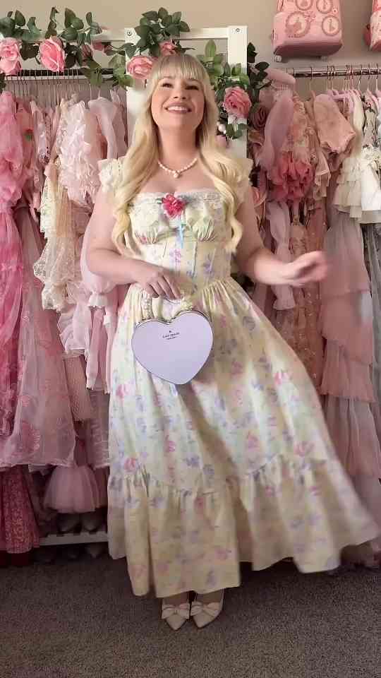 Feminine Dresses With Vintage Style And Soft Outfit Inspiration
